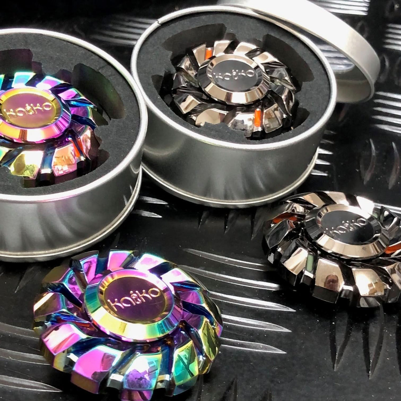 The Illuminator (UV light reacting) Weighted GLOW Spinner - 200 grams ...